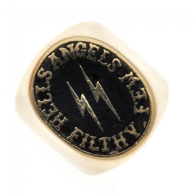 A Hells Angels signet ring. : Lot 689