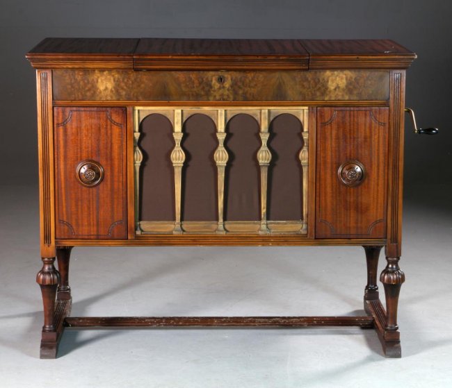 A Brunswick Model T- 139343 Phonograph In Cabinet : Lot 321