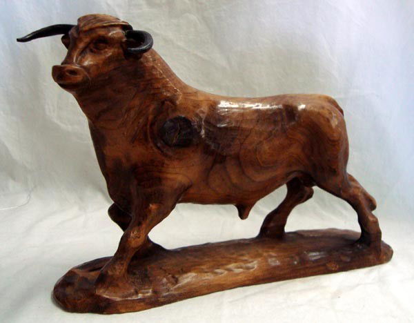 Carved Wooden Bull Statue : Lot 820