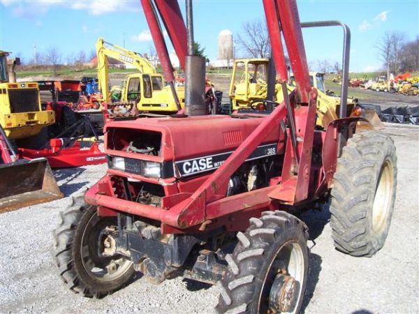 175: CASE IH 385 4WD TRACTOR W/FRONT LOADER : Lot 175