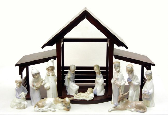 18: Eleven piece Lladro Nativity set, including "Mary" : Lot 18