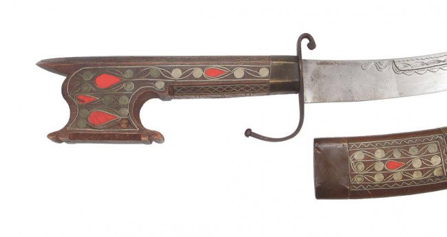 AN ALGERIAN NIMCHA DAGGER : Lot 5