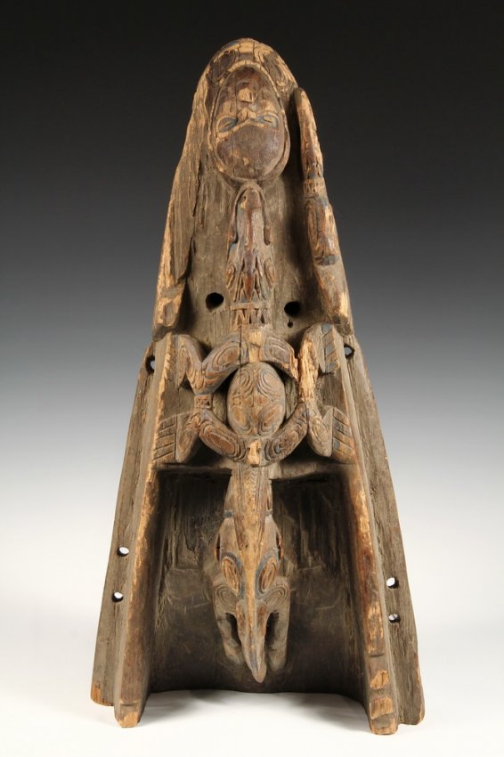 PAPUA NEW GUINEA CARVED CANOE PROW - having ancestral : Lot 334