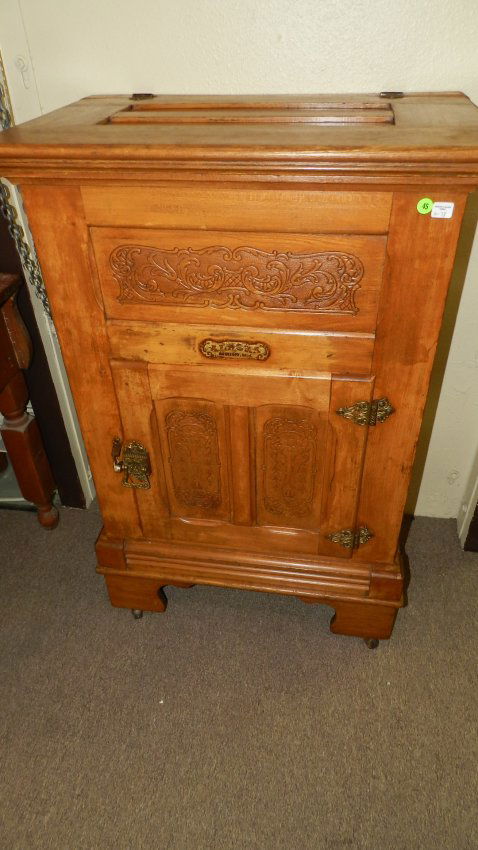 78) Stunning American oak Antique ice box (Alaska : Lot 45